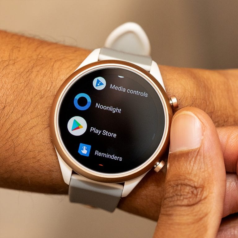 Why You Should Buy A Smartwatch - The Frisky