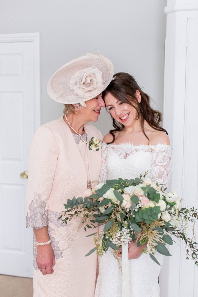 How Can the Mother-of-the-Bride Get an Elegant Wedding Look - The Frisky