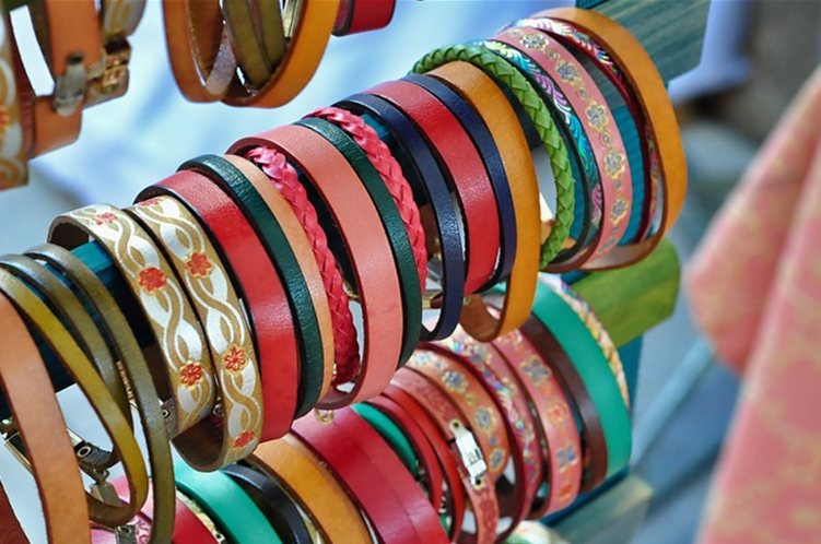 How to Use Leather Accessories to Upgrade Your Style - The Frisky