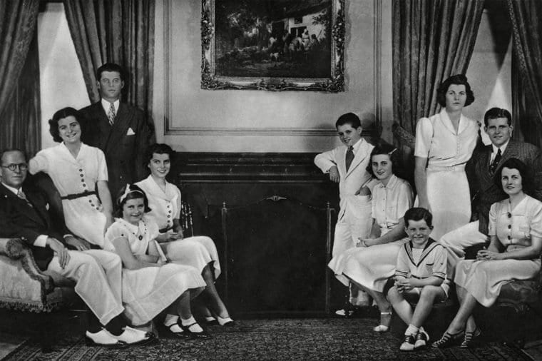 The most popular siblings - The Frisky