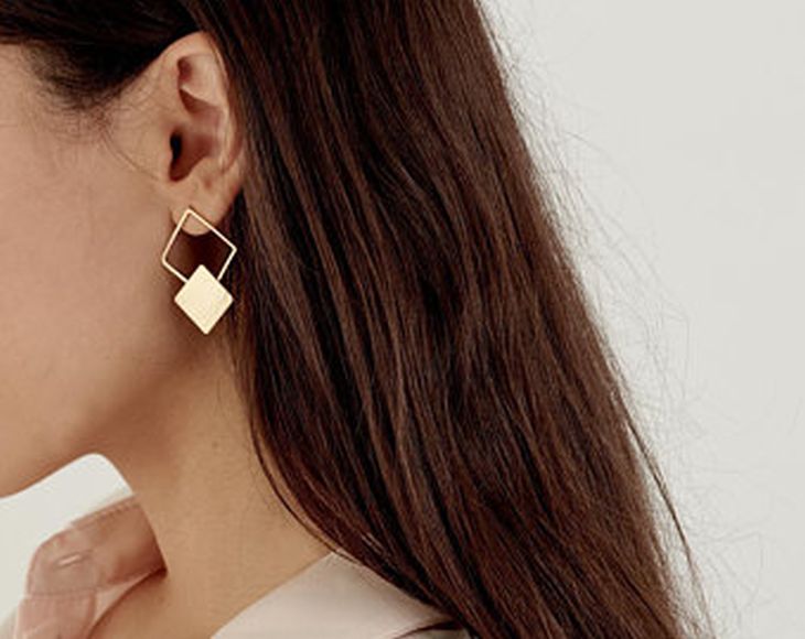 Choose the perfect gold earrings - The Frisky