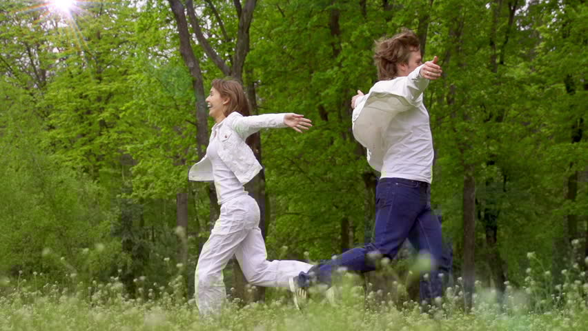 How To Avoid Running Into People In Public - The Frisky