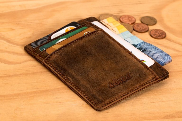 The best ways to declutter your wallet - The Frisky