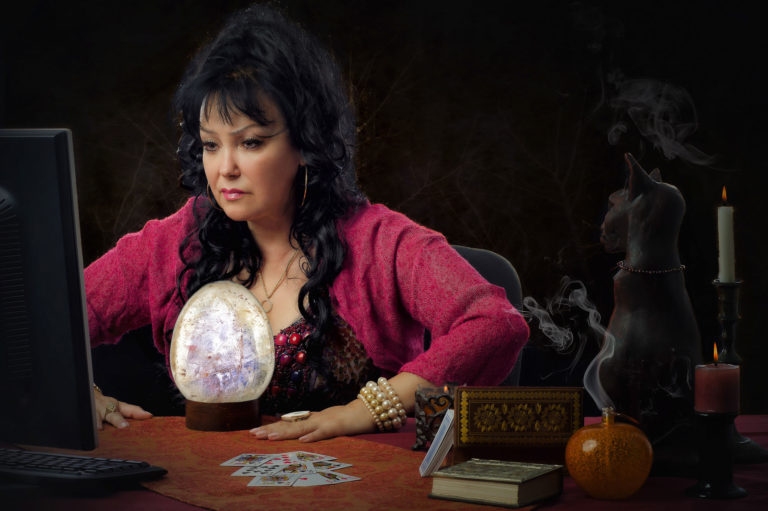 The Pros and Cons of Calling A Psychic Hotline For Guidance - The Frisky