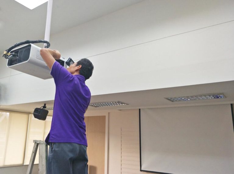 Incredible Tips On How To Maintain Your Video Projector - The Frisky