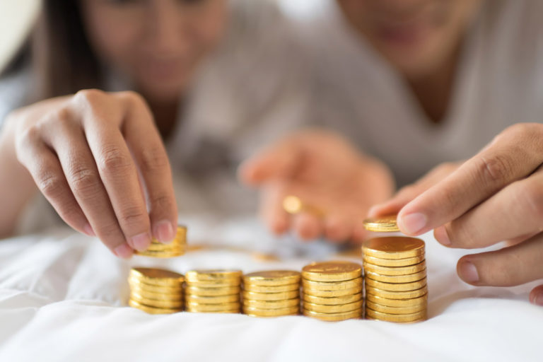 Life After Dating: The Pros And Cons Of Not Sharing Money - The Frisky