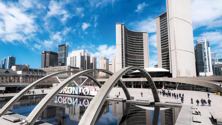 What you need to know when visiting Toronto - The Frisky