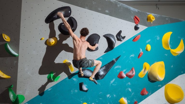 A Climbing Guide: 6 Tips For Bouldern - The Frisky