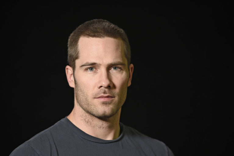 Luke MacFarlane Bio, Life, Career, Net Worth 2024 - The Frisky