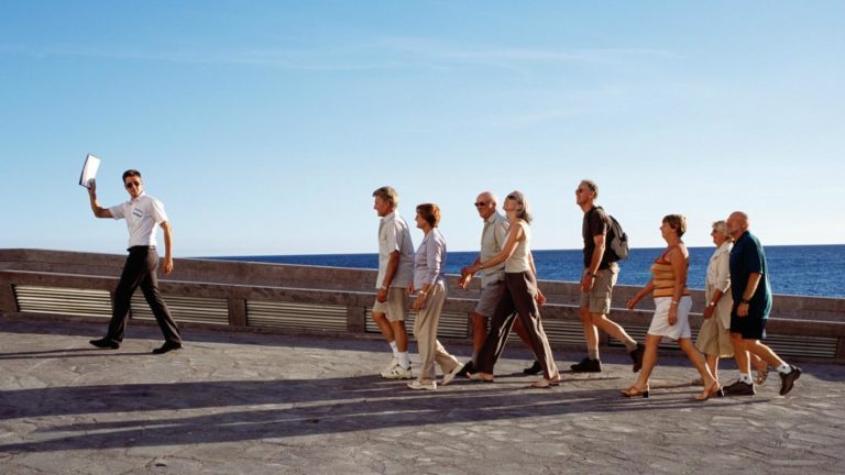 What it takes to be a great Tour Guide - The Frisky