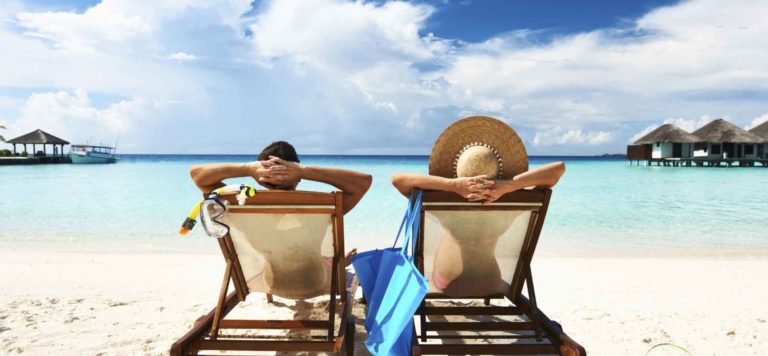 Cash & Coupling: Who Pays For What On Your First Vacation? - The Frisky