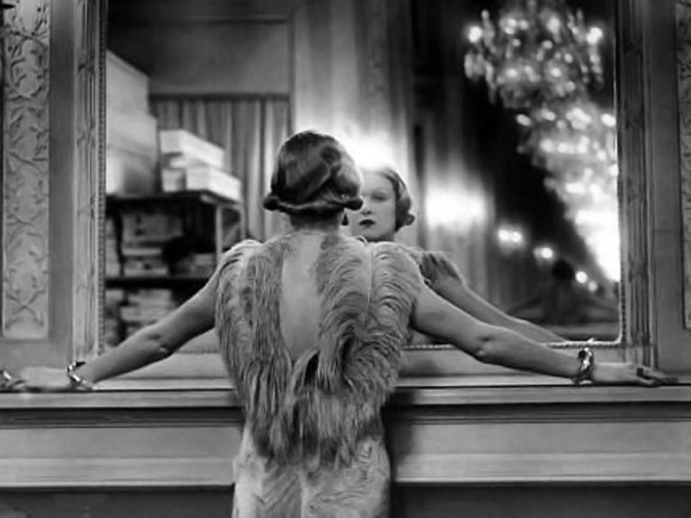 Mirror, Mirror: The Photo Is Lying - The Frisky