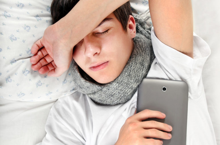 How Screen Time Is Affecting Your Sleep - The Frisky