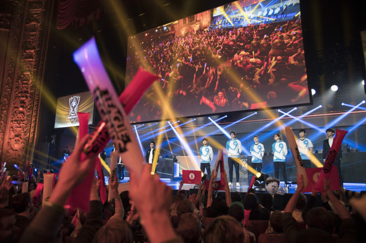 Why Are More Women Getting Into eSports Gambling? - The Frisky