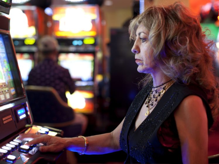 How Playing Slot Machines Affects Your Mental Health? - The Frisky