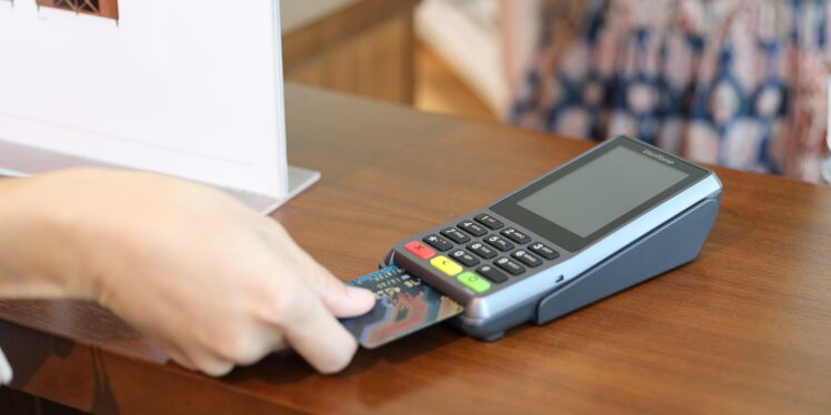 6 Tips for Setting Up Merchant Accounts - 2024 Guide - The Frisky