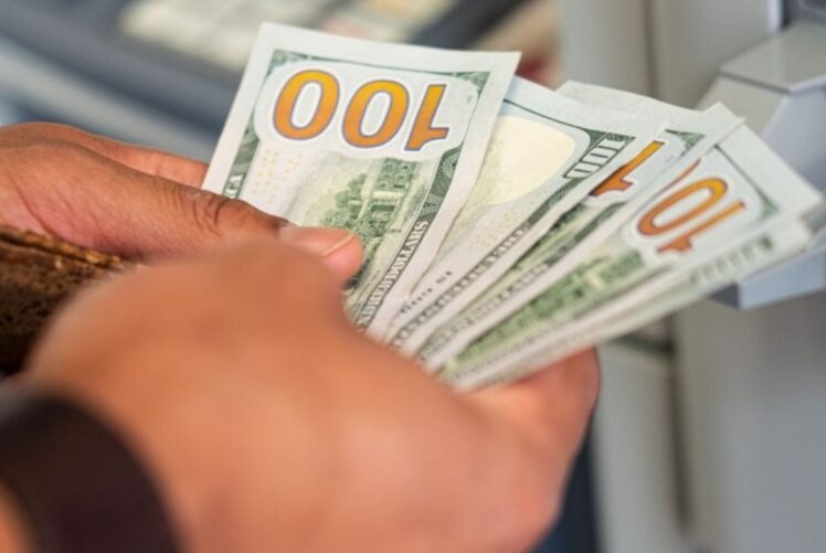 7 Most Common Myths About Online Gambling - The Frisky