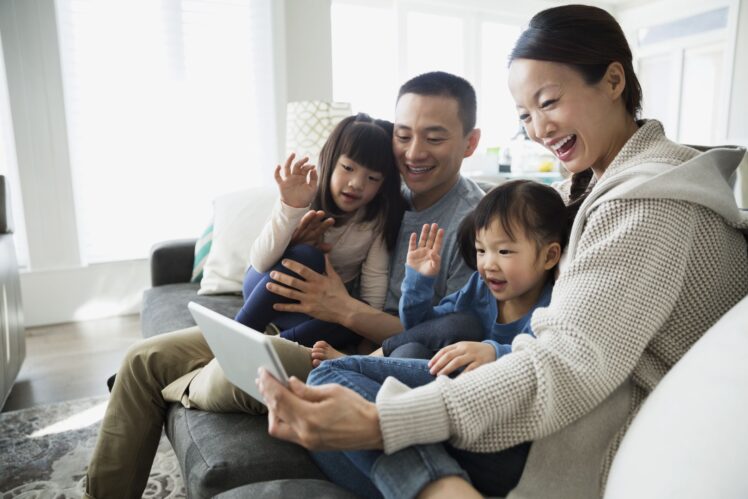 8 Tips To Create Healthy Digital Habits In Children - The Frisky