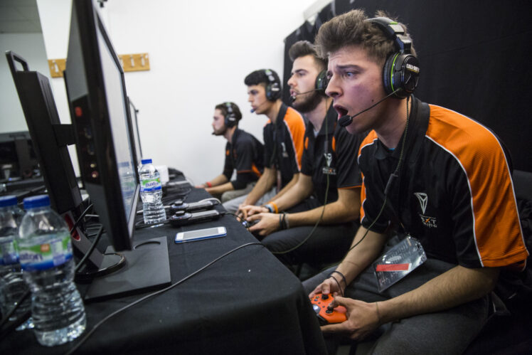 How to Become Call of Duty Pro-Gamer in 7 Easy Steps? - The Frisky