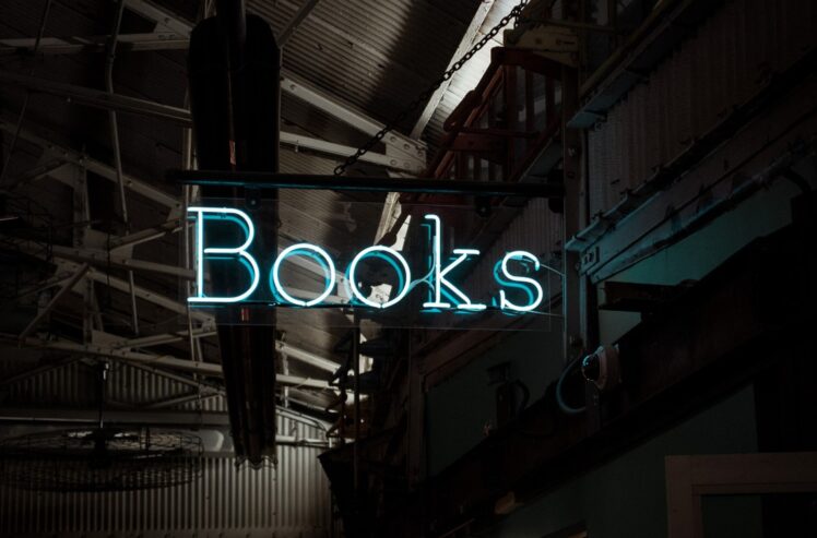 3 Advantages of Having Custom-Made Signs for your Brand - The Frisky