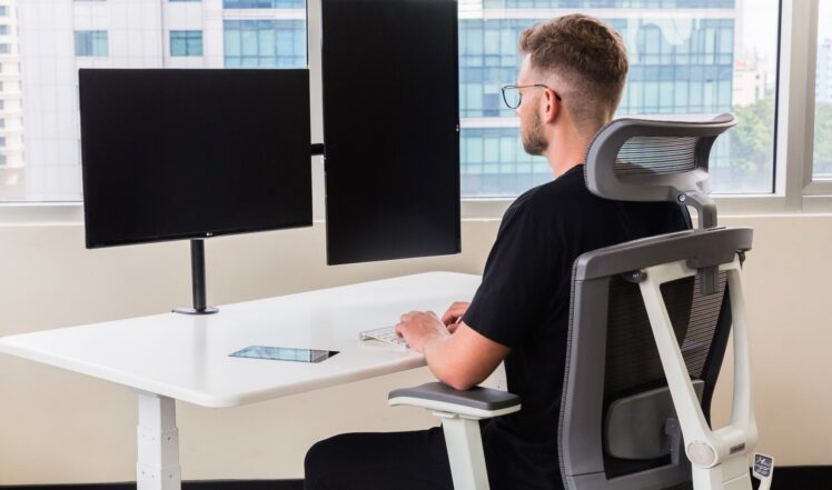 Sitting All Day? Let a Smart Desk Be Your New Best Friend - The Frisky