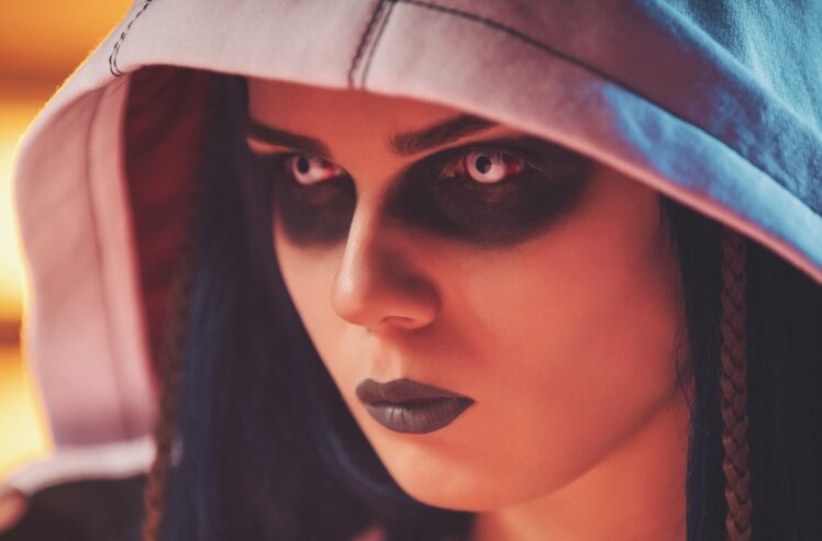 Ultimate Guide to Wearing Whiteout Contact Lenses - The Frisky