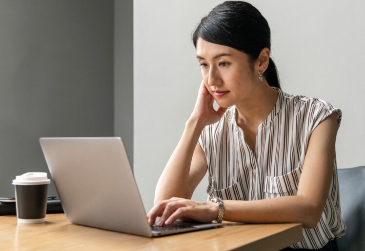 5 Pros and Cons of Online Divorces - 2024 Guide - The Frisky