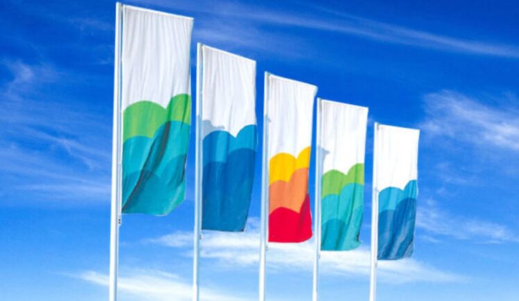 7 Ways to Promote Your Business With Custom Printed Flags - The Frisky