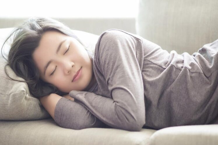 How to Manage Sleeplessness in 6 Simple Steps - The Frisky