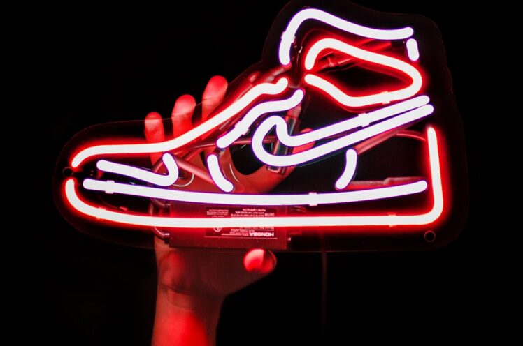 Myths And Facts Of Neon Signs - The Frisky