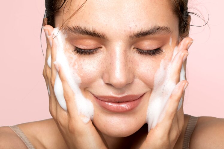5 Reasons Why you Should Moisturize Your Skin Every Day - The Frisky