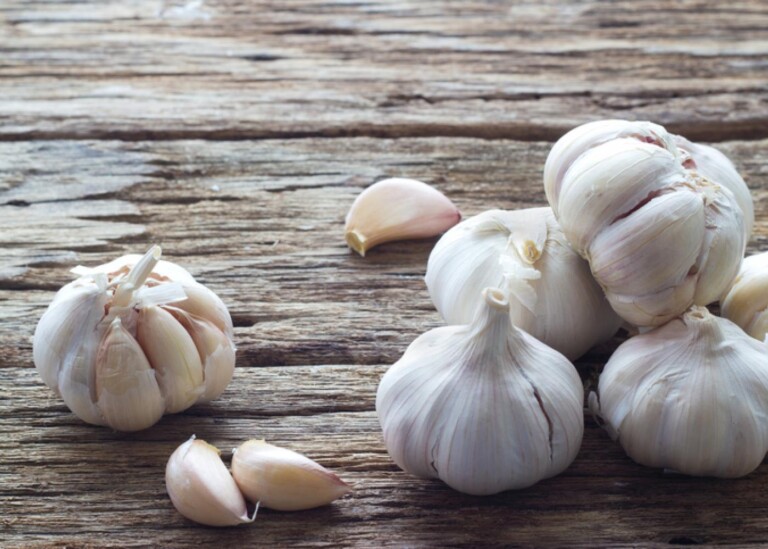 What's The Difference Between American and Chinese Garlic? - The Frisky