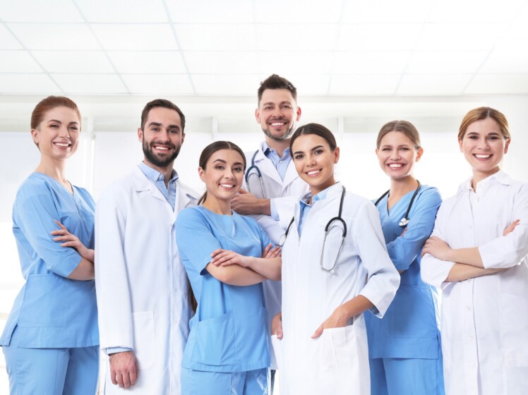 6 Tips For Personalising Your Work Outfit - The Frisky