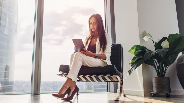 6 Tips For Personalising Your Work Outfit - The Frisky