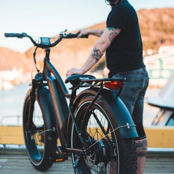 A Beginner’s Guide On How To Ride Electric Bikes - The Frisky
