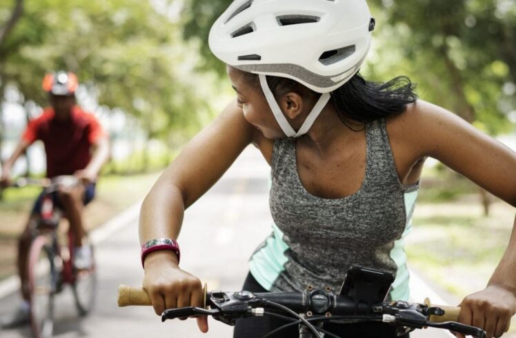 8 Tips on How to Choose a Bicycle Helmet - The Frisky
