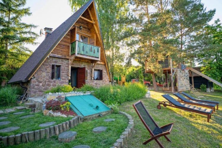 4 Benefits of Going on a Cottage Holiday in the Summer - The Frisky