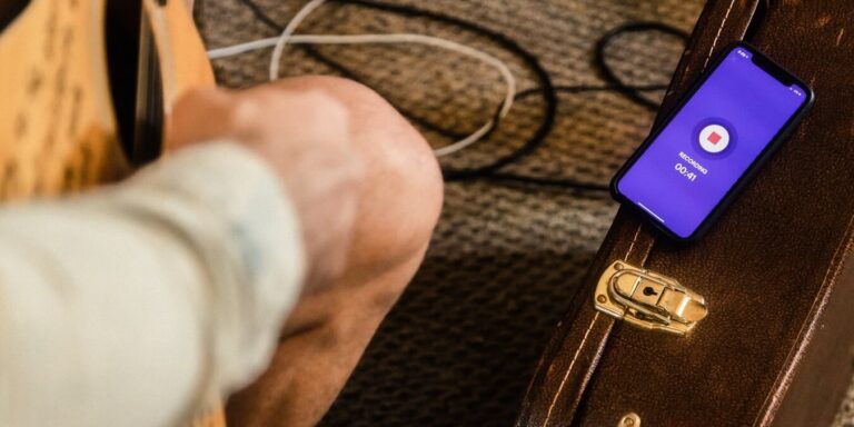 How Loud Should Your Notification Sound Be - The Frisky