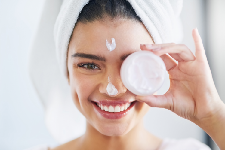 5 Reasons Why you Should Moisturize Your Skin Every Day - The Frisky