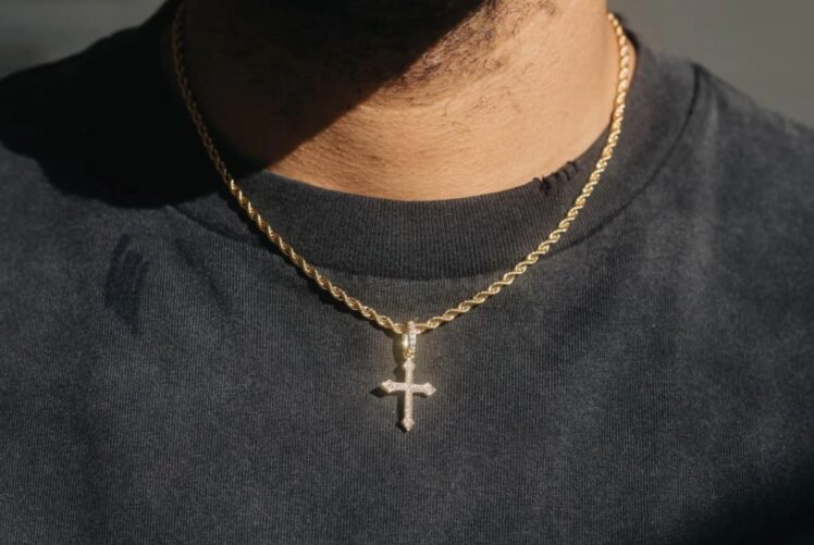 5 Different Types of Gold Crosses - The Frisky