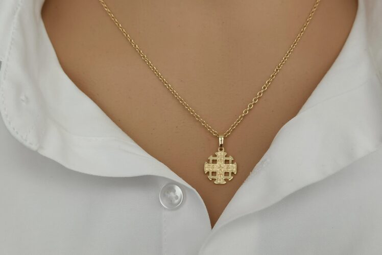 5 Different Types of Gold Crosses - The Frisky