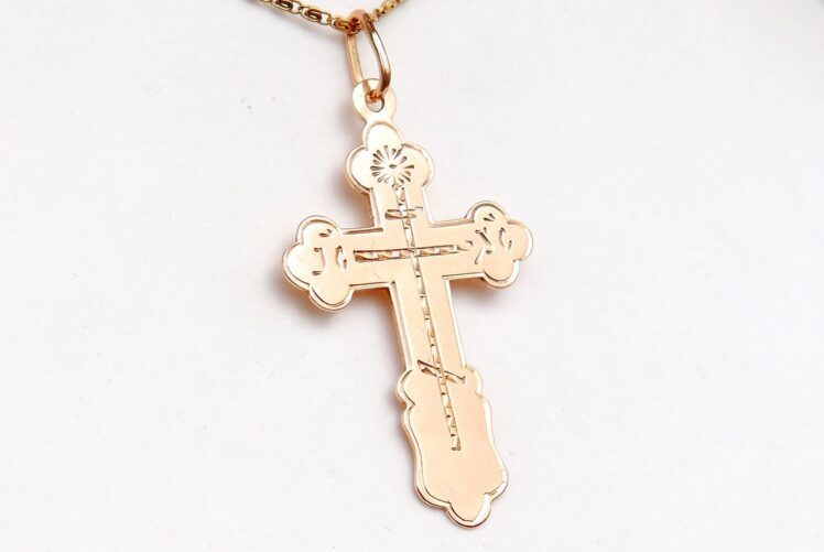 5 Different Types of Gold Crosses - The Frisky