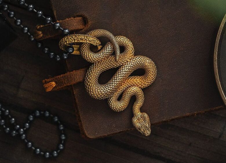 Is It Good to Wear a Snake Pendant? - The Frisky