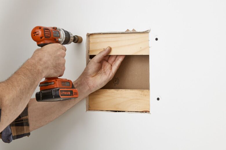 Step By Step Guide To Prepare Interior Walls For Painting - The Frisky