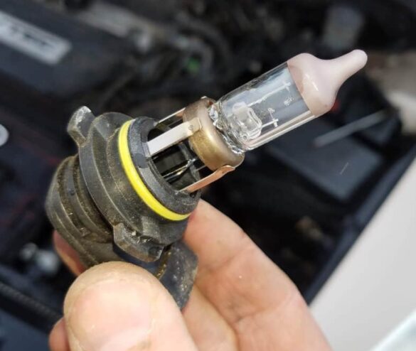 Things You Should Know When Changing A Brake Light Bulb in your Car ...