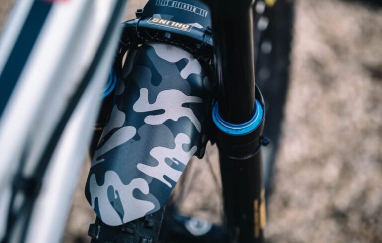 MTB Rear Mudguard: A New Way To Stay Clean On The Trail - The Frisky