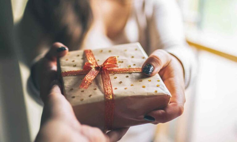 Best Gifts to Give to Your Partner on Any Occasion to Make Their Day ...
