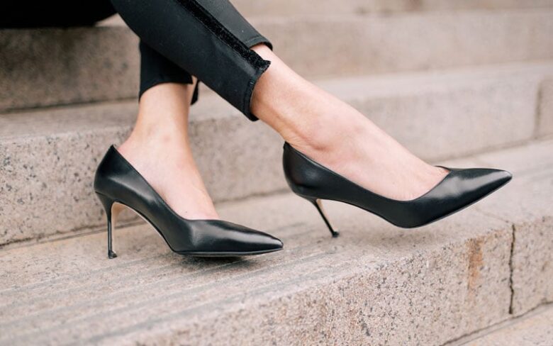 How Do People Survive Wearing Heels All Day: Guide To Choosing ...