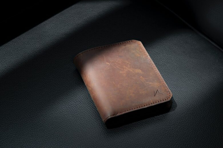 How Big Should Your Wallet Be? 3 Different Types & Sizes - The Frisky