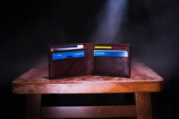 How Big Should Your Wallet Be? 3 Different Types & Sizes - The Frisky